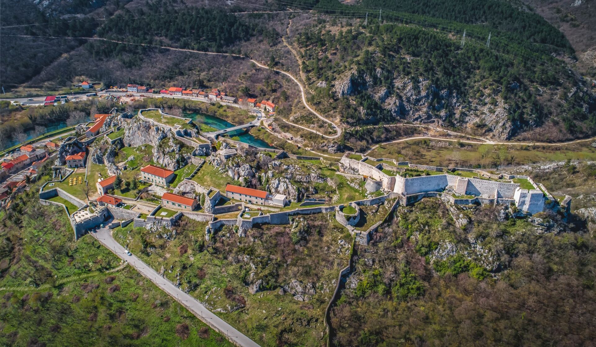 Knin: Nova atrakcija u gradu - gradi se dvostruki most preko dvije ...