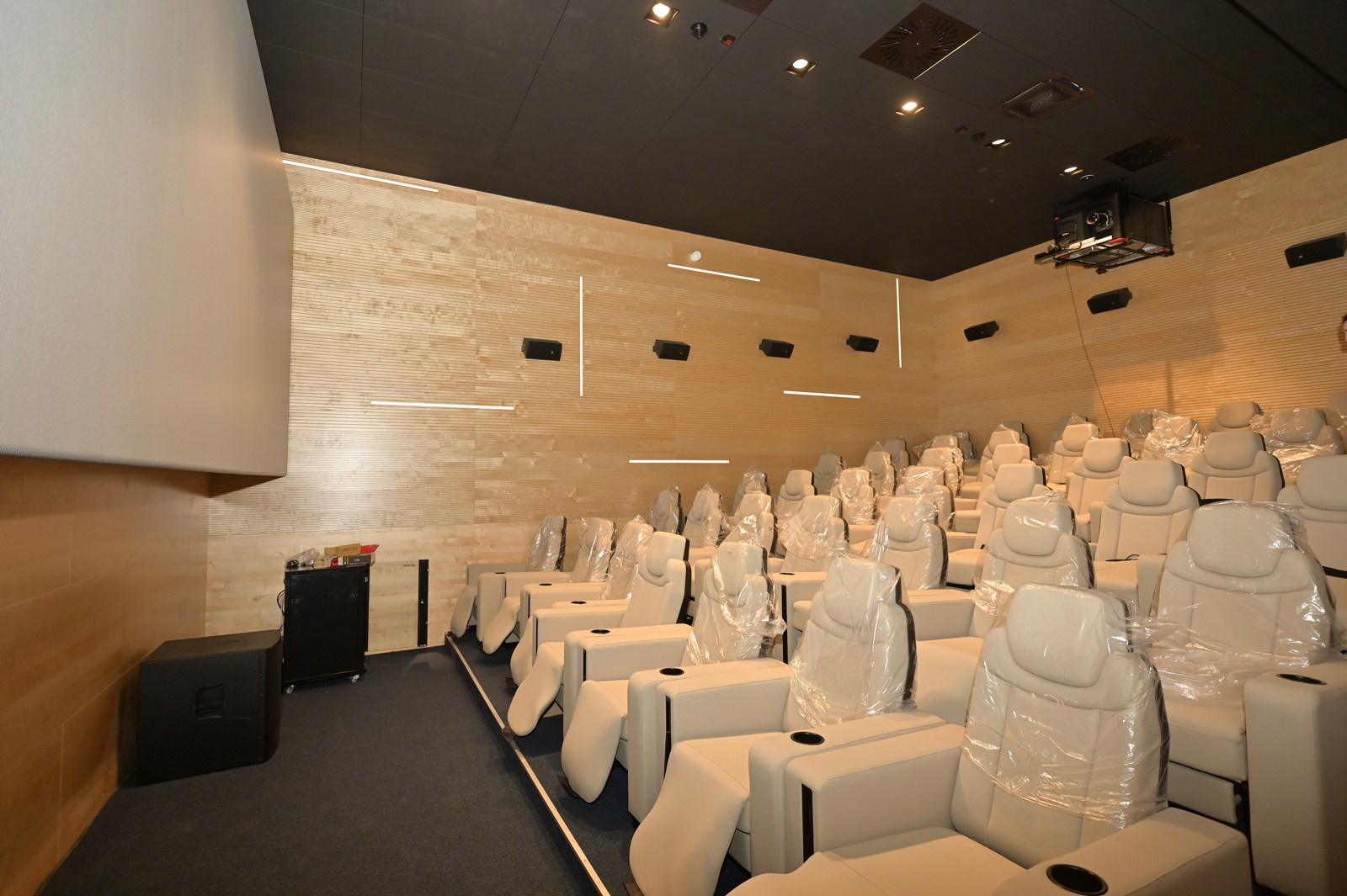 Karlovac: Kultno i prvo hrvatsko VR kino -Edison otvara vrata, grad ...