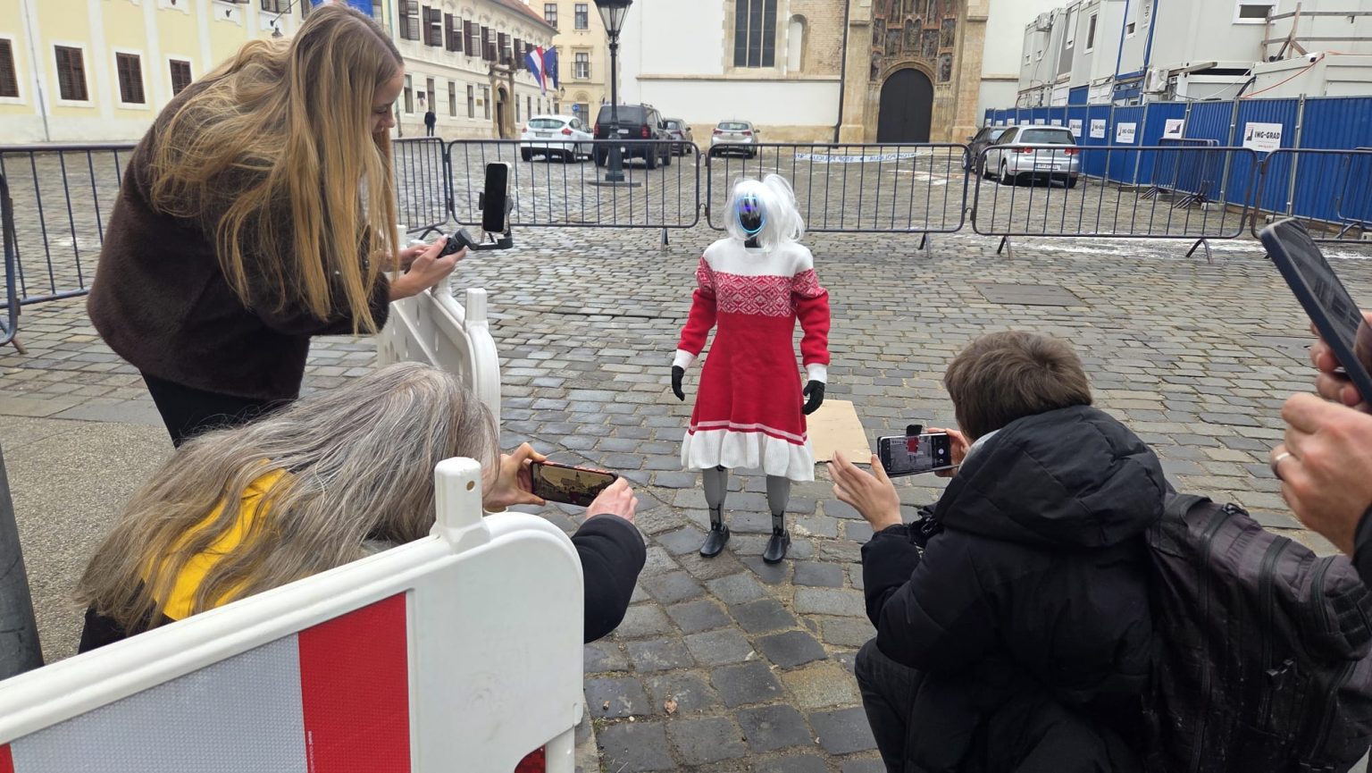 Pakrac će dobiti Centar humanoidne robotike, prva hrvatska robotica ...
